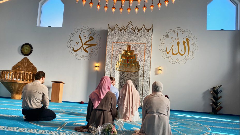 Konvertiert zum muslimischen Glauben - radio AGORA 105,5